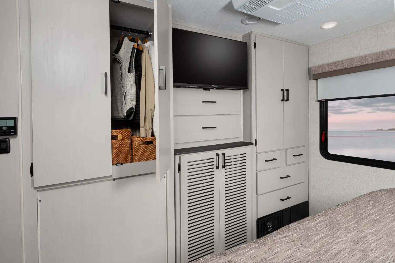 Entourage Class C Motorhomes - Coachmen RV