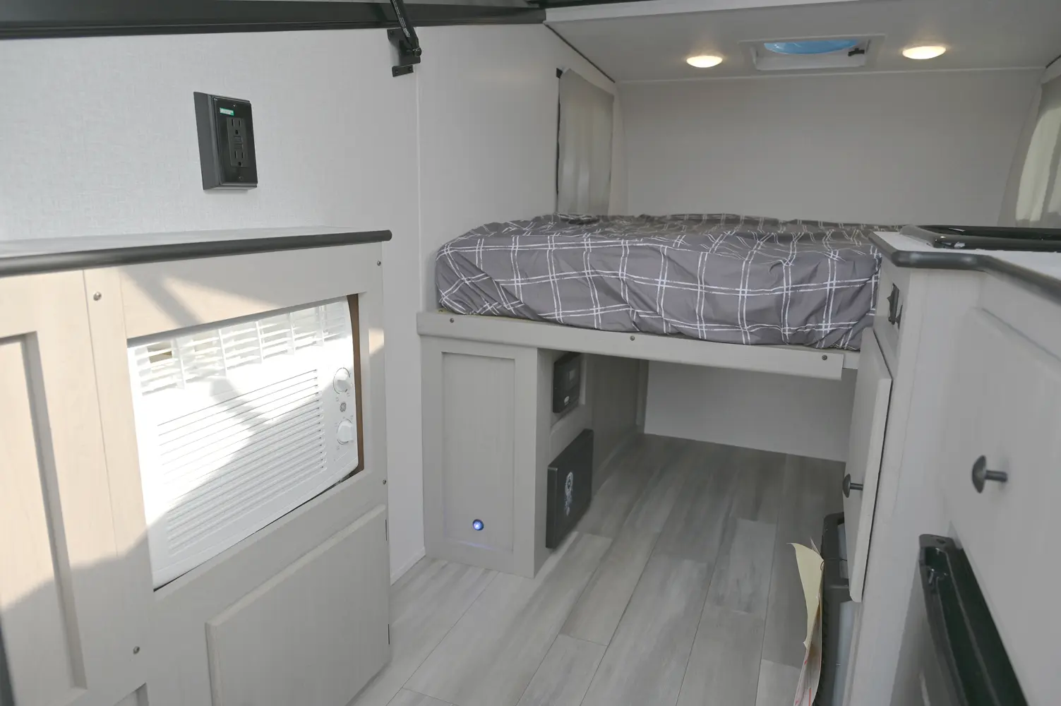 2024 Clipper Camping Trailers 12.0 TD PRO - DSO Floorplan - Coachmen RV