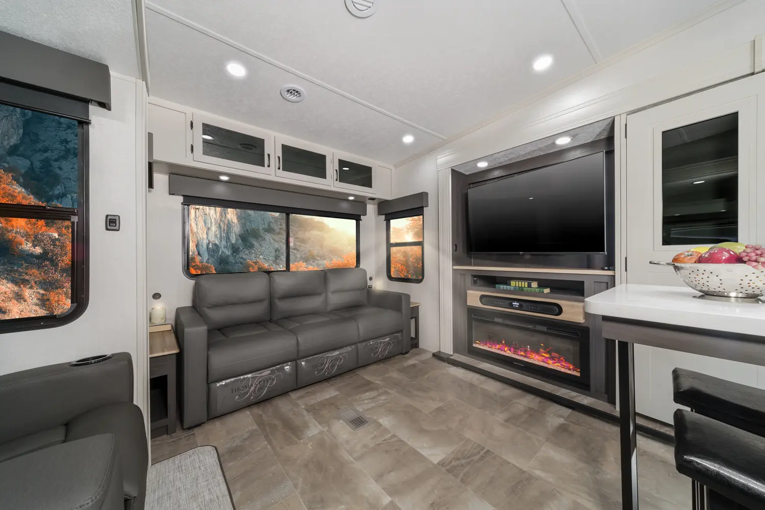 Phoenix Fifth Wheels - Coachmen RV