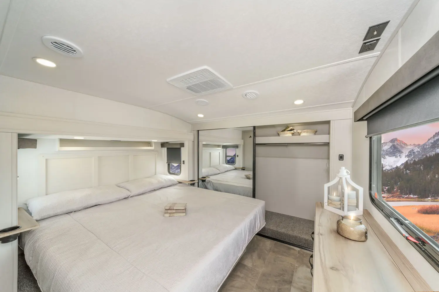 Phoenix Fifth Wheels - Coachmen RV