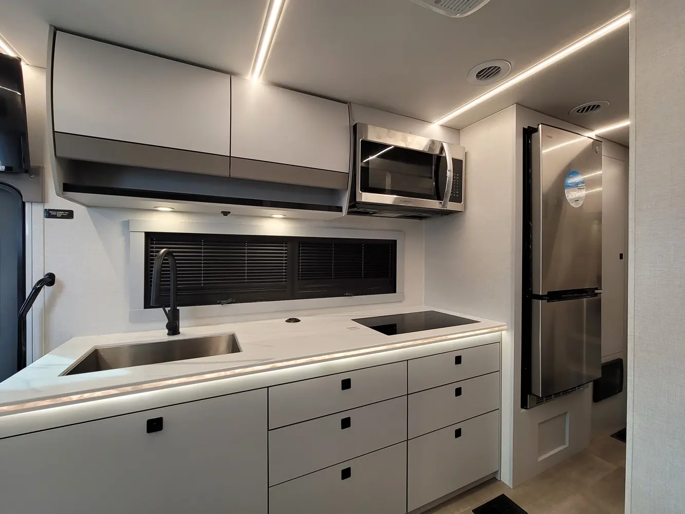 2026 Euro 25LE Floorplan - Coachmen RV
