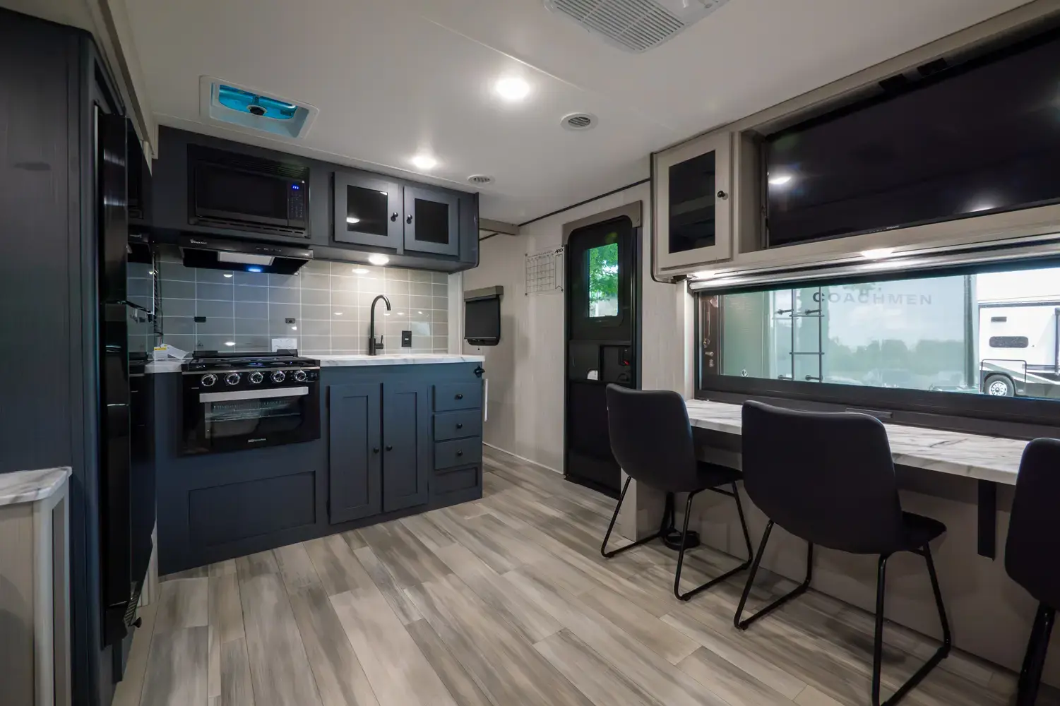 2026 Apex Ultra-Lite 246BARV Floorplan - Coachmen RV