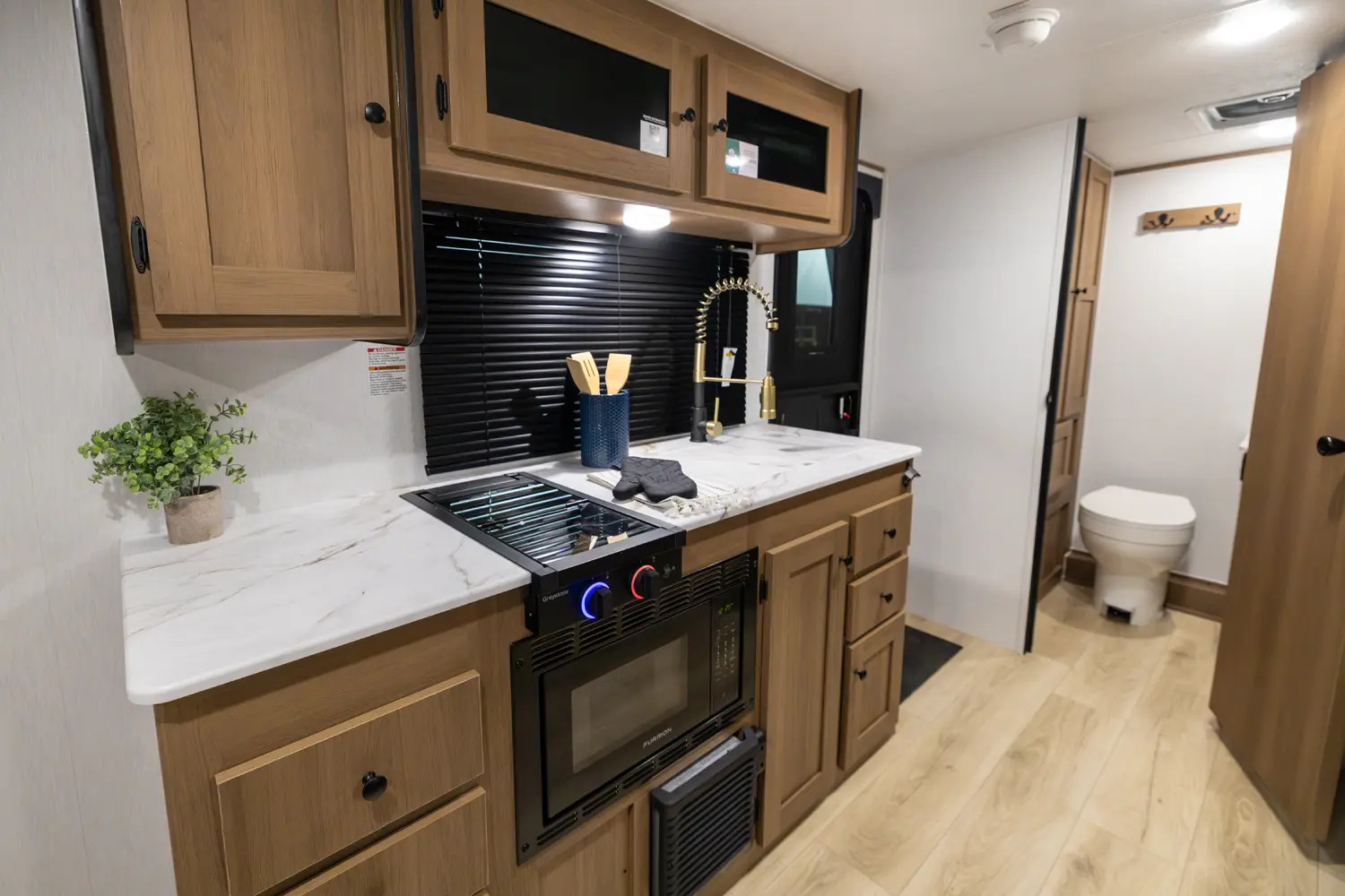 2026 Apex Nano 190RBS Floorplan - Coachmen RV