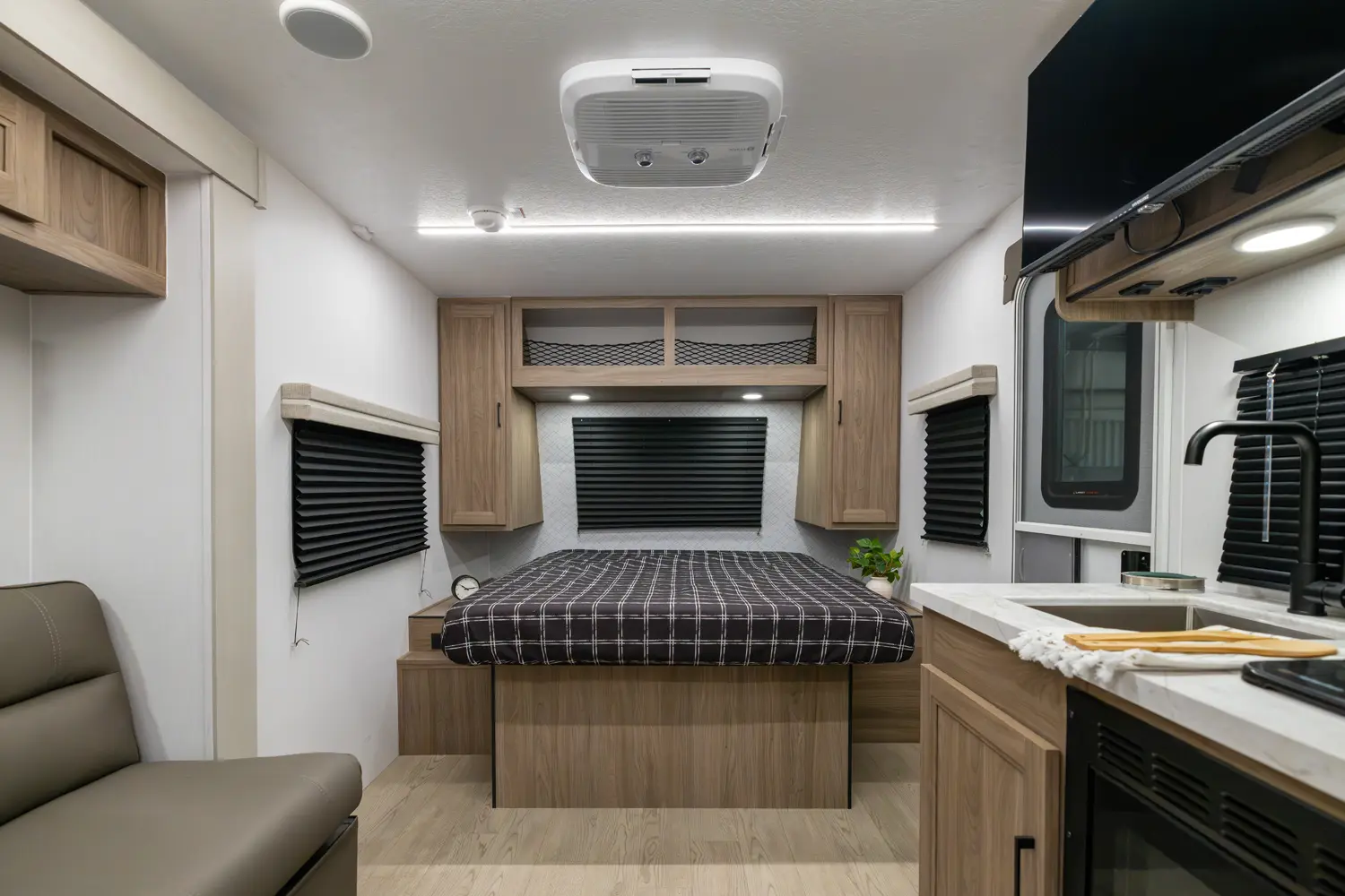 Freedom Express Select Travel Trailers - Coachmen RV