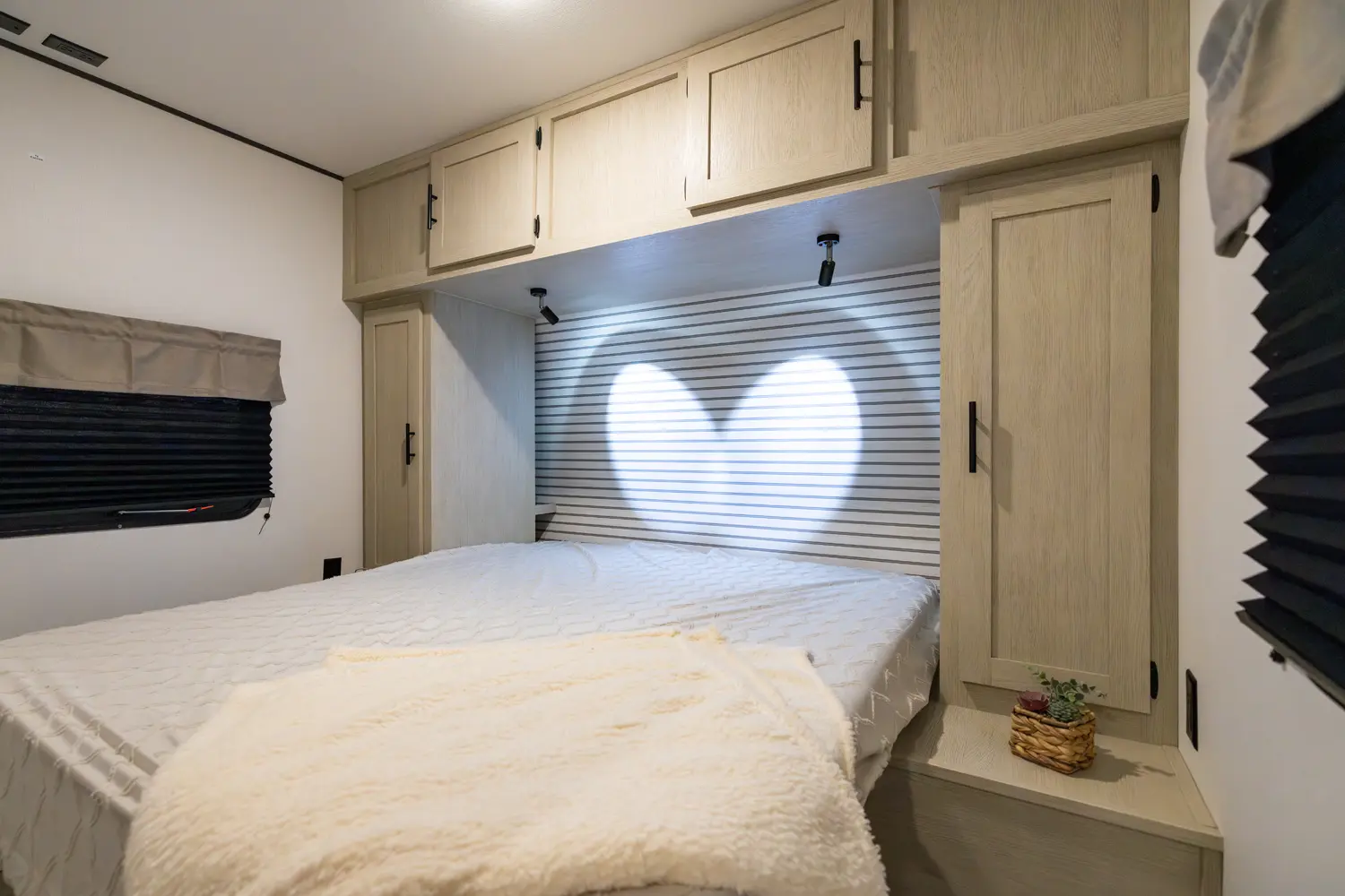 Shasta I-5 Edition & Compact Travel Trailers - Coachmen RV